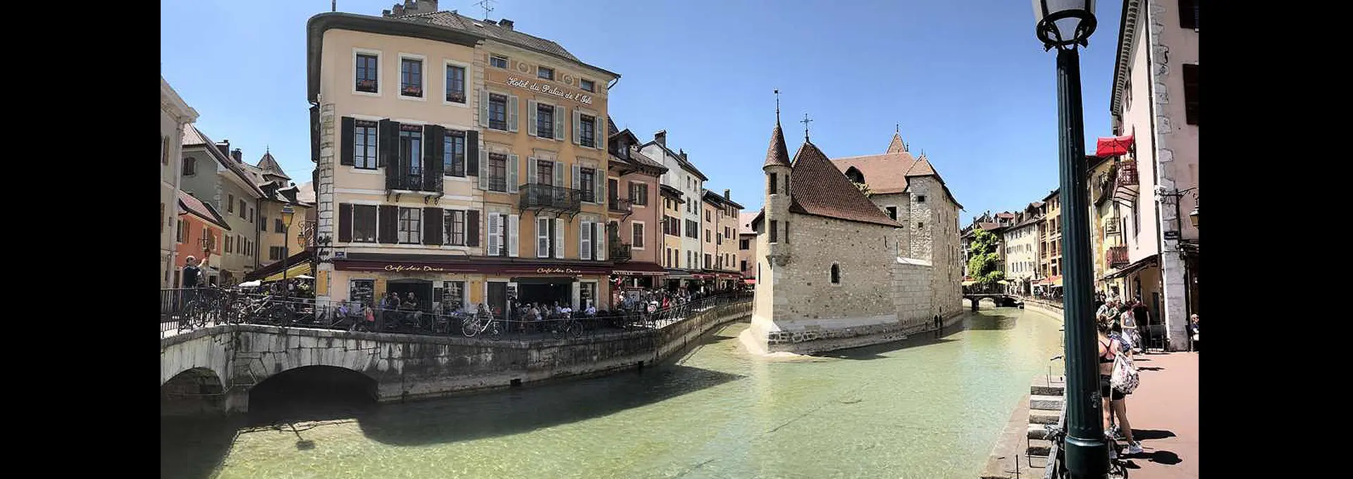 Photo du Palais de l'Île, monument historique d'Annecy, sur le Thiou